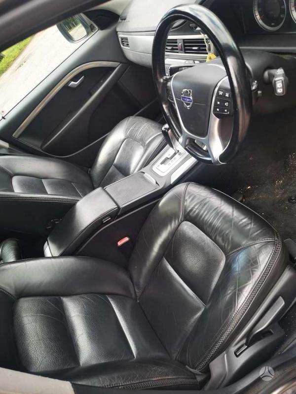 Brown Volvo XC70 2010 in Raseiniai, with an engine capacity of 2.40 L and mileage of 151 thousand km for 3090 €, photo 5 on AUTOMOTO.COM.LV