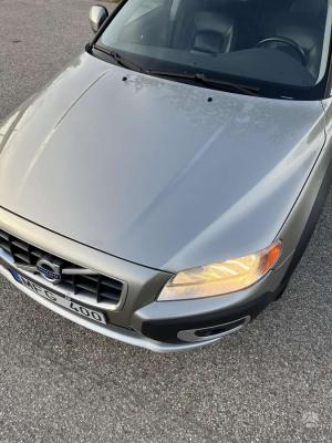 Brown Volvo XC70 2010 in Utena, with an engine capacity of 2.40 L and mileage of 368 thousand km for 5300 €, photo 4 on AUTOMOTO.COM.LV