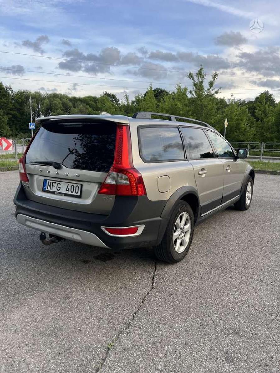 Brown Volvo XC70 2010 in Utena, with an engine capacity of 2.40 L and mileage of 368 thousand km for 5300 €, photo 5 on AUTOMOTO.COM.LV