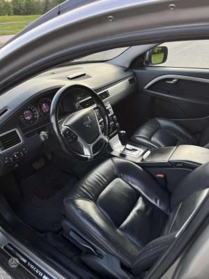 Brown Volvo XC70 2010 in Utena, with an engine capacity of 2.40 L and mileage of 368 thousand km for 5300 €, photo 9 on AUTOMOTO.COM.LV
