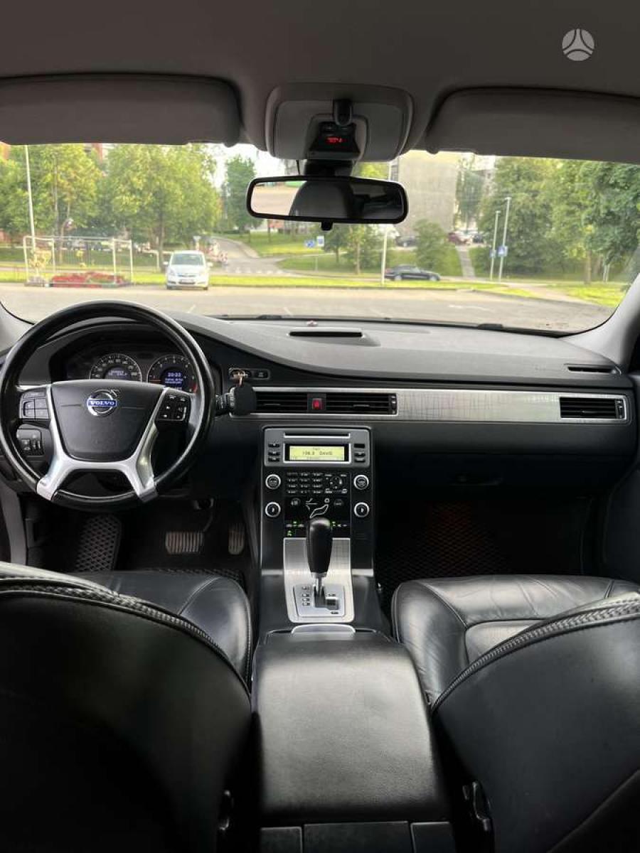 Brown Volvo XC70 2010 in Utena, with an engine capacity of 2.40 L and mileage of 368 thousand km for 5300 €, photo 10 on AUTOMOTO.COM.LV