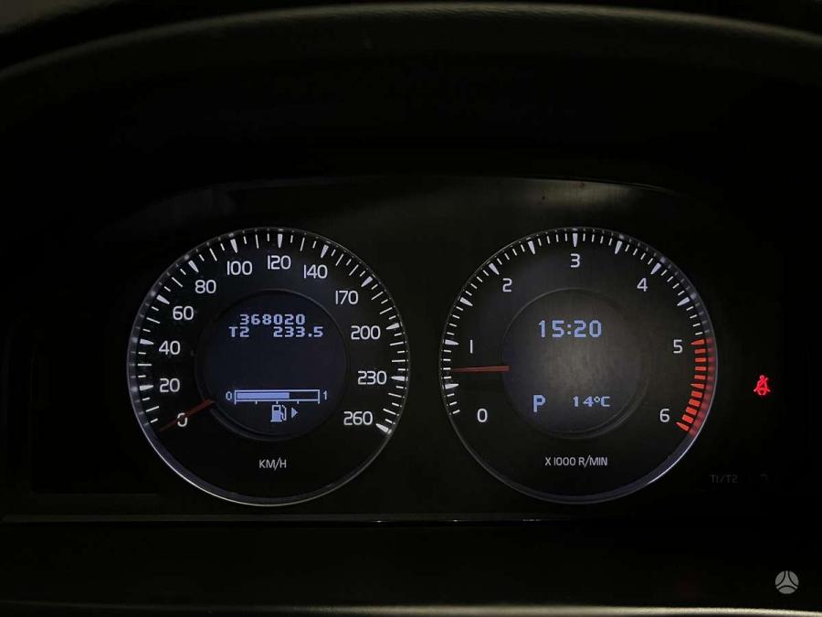 Brown Volvo XC70 2010 in Utena, with an engine capacity of 2.40 L and mileage of 368 thousand km for 5300 €, photo 14 on AUTOMOTO.COM.LV