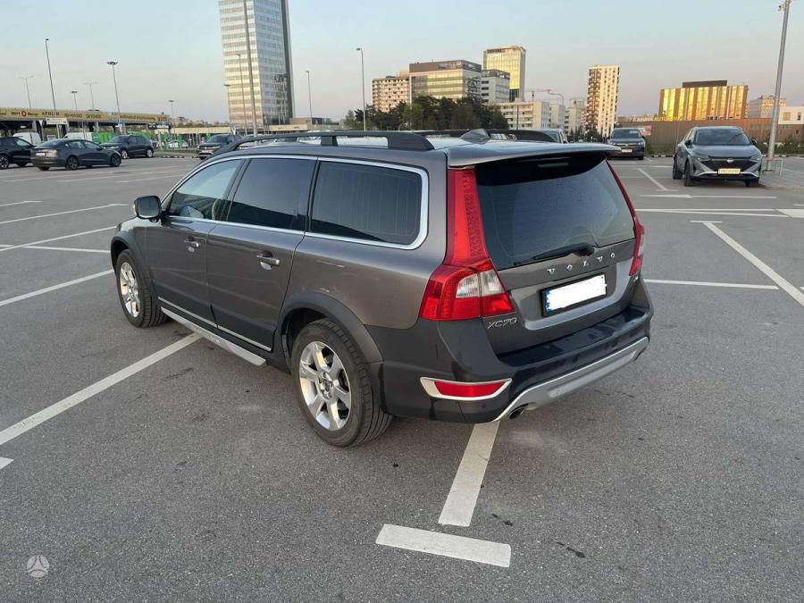 Brūns Volvo XC70 2010 Viļņa, ar dzinēja tilpumu 2.40 L un nobraukumu 394 tūkst. km par 5300 €, foto 3 vietnē AUTOMOTO.COM.LV
