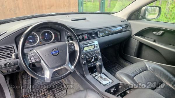 Brown Volvo XC70 2010 in Tallinn, with an engine capacity of 2.40 L and mileage of 325 thousand km for 6500 €, photo 6 on AUTOMOTO.COM.LV