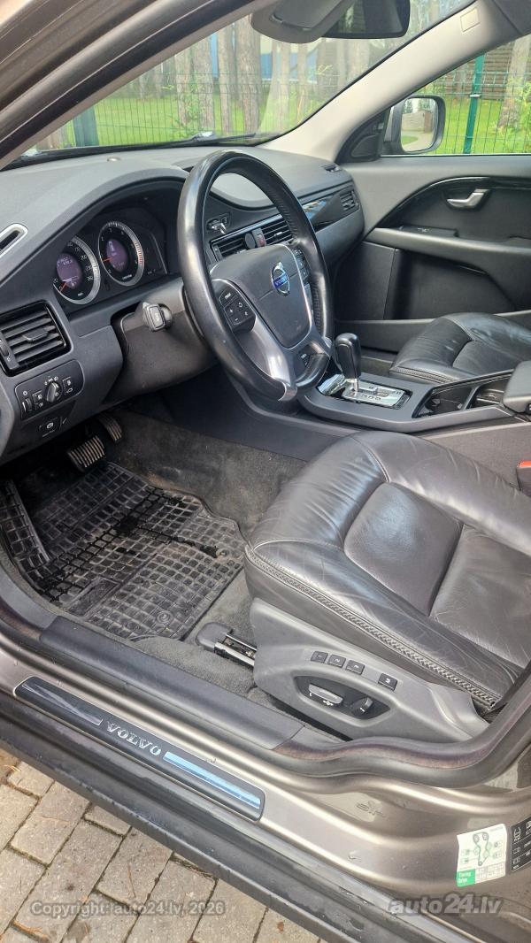 Brown Volvo XC70 2010 in Tallinn, with an engine capacity of 2.40 L and mileage of 325 thousand km for 6500 €, photo 10 on AUTOMOTO.COM.LV