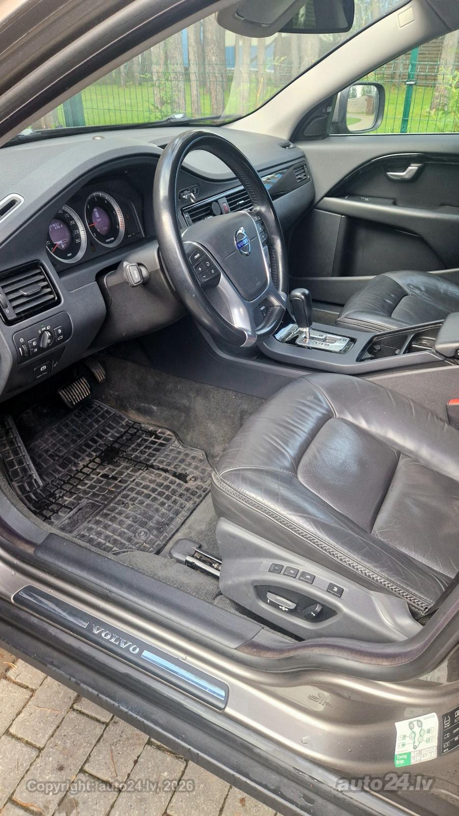 Brūns Volvo XC70 2010 Tallina, ar dzinēja tilpumu 2.40 L un nobraukumu 325 tūkst. km par 6500 €, foto 10 vietnē AUTOMOTO.COM.LV