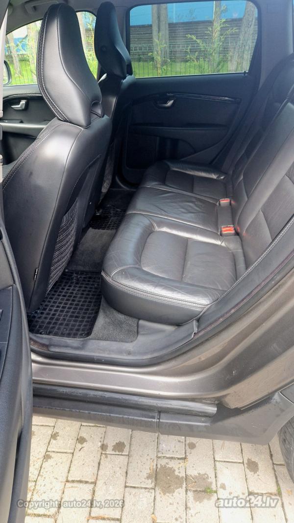 Brown Volvo XC70 2010 in Tallinn, with an engine capacity of 2.40 L and mileage of 325 thousand km for 6500 €, photo 11 on AUTOMOTO.COM.LV
