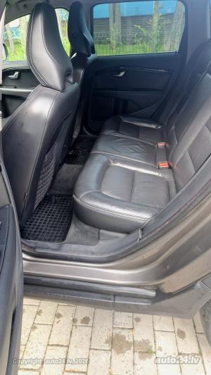 Brūns Volvo XC70 2010 Tallina, ar dzinēja tilpumu 2.40 L un nobraukumu 325 tūkst. km par 6500 €, foto 11 vietnē AUTOMOTO.COM.LV