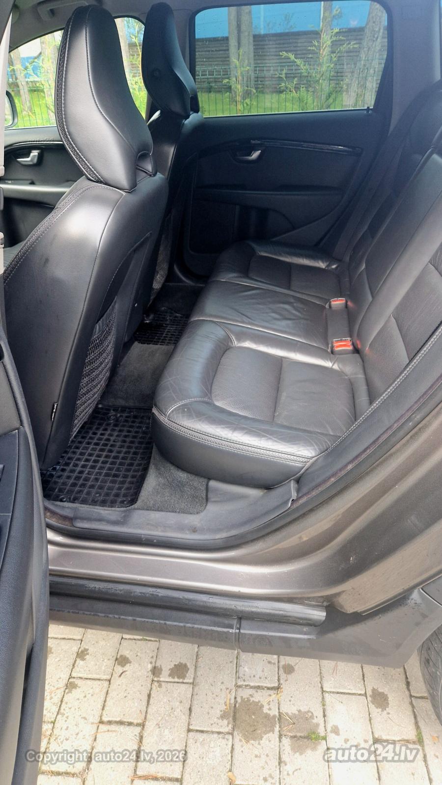 Brūns Volvo XC70 2010 Tallina, ar dzinēja tilpumu 2.40 L un nobraukumu 325 tūkst. km par 6500 €, foto 11 vietnē AUTOMOTO.COM.LV