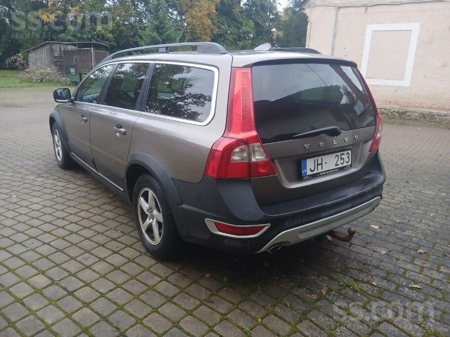 Brown Volvo XC70 2010 in Gulbene, with an engine capacity of 2.40 L and mileage of 466 thousand km for 3195 €, photo 1 on AUTOMOTO.COM.LV