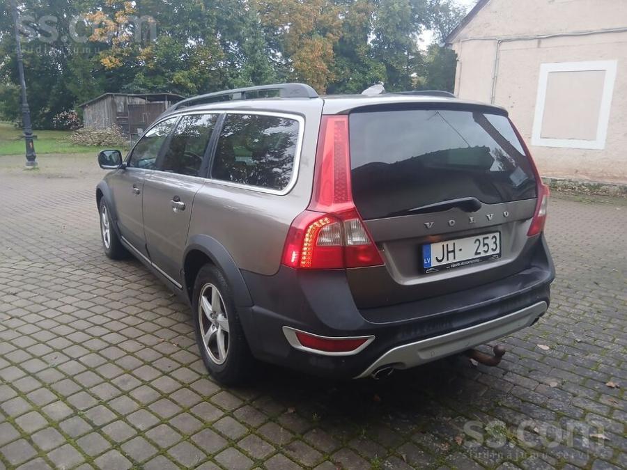 Brown Volvo XC70 2010 in Gulbene, with an engine capacity of 2.40 L and mileage of 466 thousand km for 3195 €, photo 12 on AUTOMOTO.COM.LV
