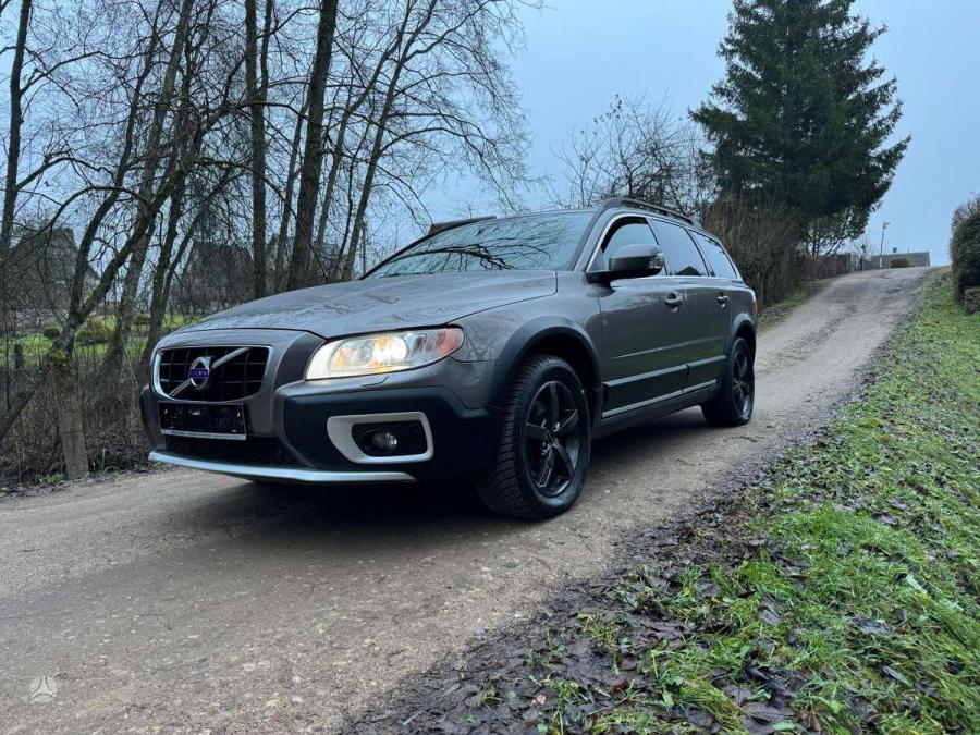 Brown Volvo XC70 2011 in Utena, with an engine capacity of 2.40 L and mileage of 236 thousand km for 8100 €, photo 9 on AUTOMOTO.COM.LV