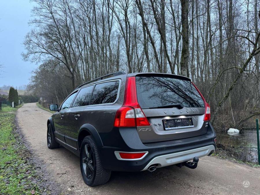 Brown Volvo XC70 2011 in Utena, with an engine capacity of 2.40 L and mileage of 236 thousand km for 8100 €, photo 28 on AUTOMOTO.COM.LV
