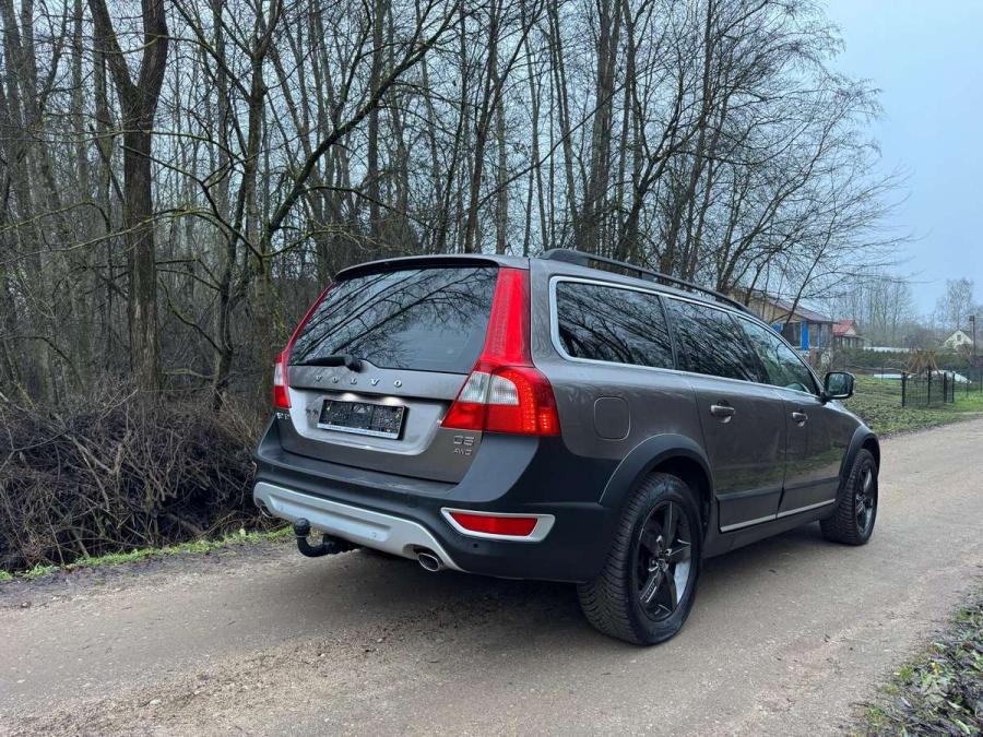 Brown Volvo XC70 2011 in Utena, with an engine capacity of 2.40 L and mileage of 236 thousand km for 8100 €, photo 29 on AUTOMOTO.COM.LV