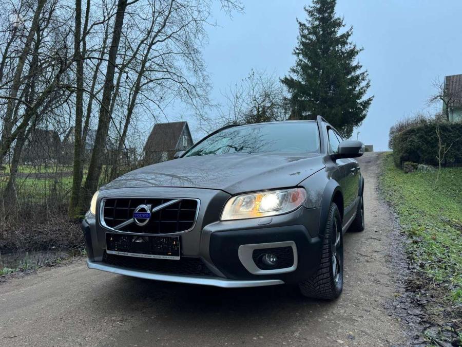 Brown Volvo XC70 2011 in Utena, with an engine capacity of 2.40 L and mileage of 236 thousand km for 8100 €, photo 30 on AUTOMOTO.COM.LV