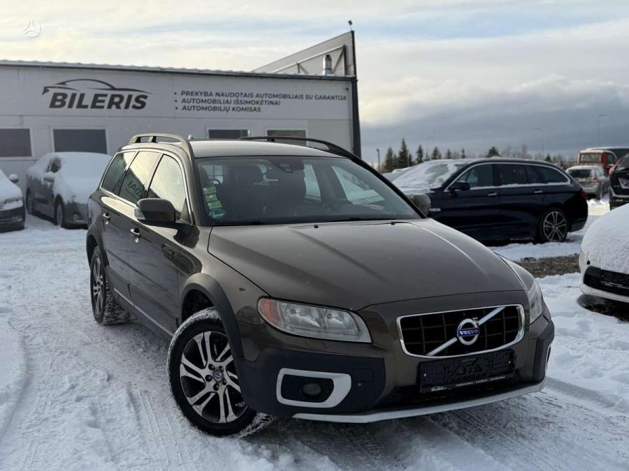Brown Volvo XC70 2011 in Utena, with an engine capacity of 2.40 L and mileage of 289 thousand km for 6290 €, photo 1 on AUTOMOTO.COM.LV