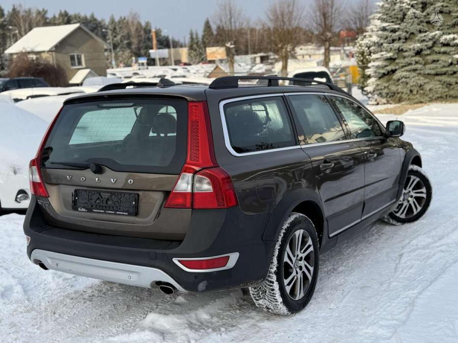 Brown Volvo XC70 2011 in Utena, with an engine capacity of 2.40 L and mileage of 289 thousand km for 6290 €, photo 2 on AUTOMOTO.COM.LV