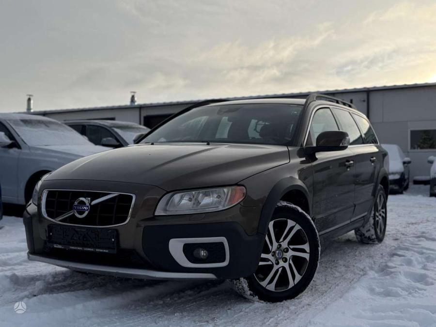 Brown Volvo XC70 2011 in Utena, with an engine capacity of 2.40 L and mileage of 289 thousand km for 6290 €, photo 3 on AUTOMOTO.COM.LV