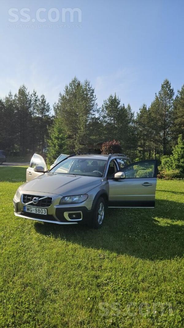 Brūns Volvo XC70 2011 Madona, ar dzinēja tilpumu 2.40 L un nobraukumu 240 tūkst. km par 7800 €, foto 7 vietnē AUTOMOTO.COM.LV