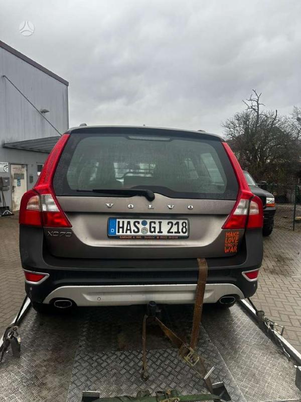 Brown Volvo XC70 2011 in Utena, with an engine capacity of 2.40 L and mileage of 297 thousand km for 6699 €, photo 2 on AUTOMOTO.COM.LV