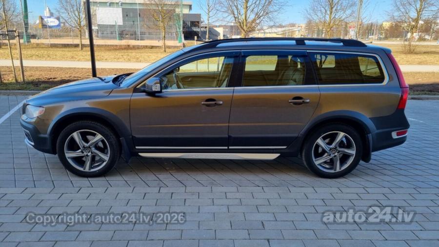 Brown Volvo XC70 2011 in Tallinn, with an engine capacity of 2.40 L and mileage of 393 thousand km for 9200 €, photo 1 on AUTOMOTO.COM.LV