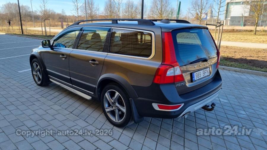 Brown Volvo XC70 2011 in Tallinn, with an engine capacity of 2.40 L and mileage of 393 thousand km for 9200 €, photo 3 on AUTOMOTO.COM.LV