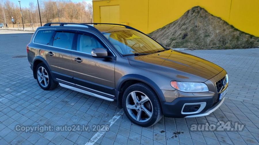 Brown Volvo XC70 2011 in Tallinn, with an engine capacity of 2.40 L and mileage of 393 thousand km for 9200 €, photo 8 on AUTOMOTO.COM.LV
