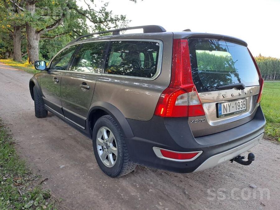 Brown Volvo XC70 2011 in Riga, with an engine capacity of 2.00 L and mileage of 0 thousand km for 5700 €, photo 7 on AUTOMOTO.COM.LV