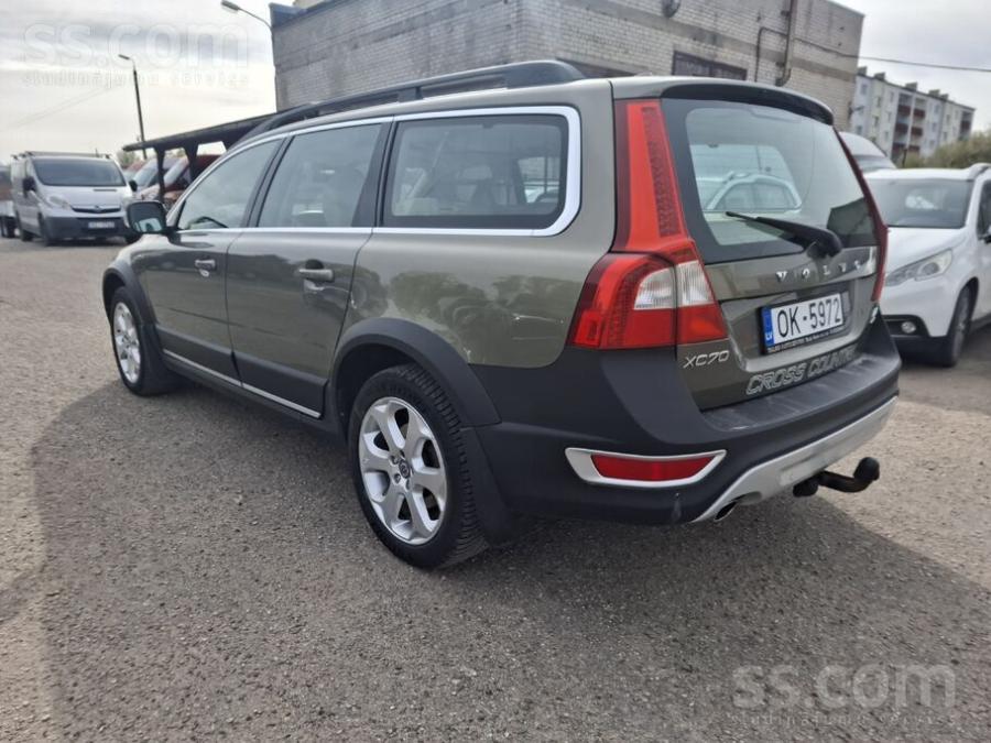 Brown Volvo XC70 2011 in Talsi, with an engine capacity of 2.40 L and mileage of 266 thousand km for 8300 €, photo 5 on AUTOMOTO.COM.LV