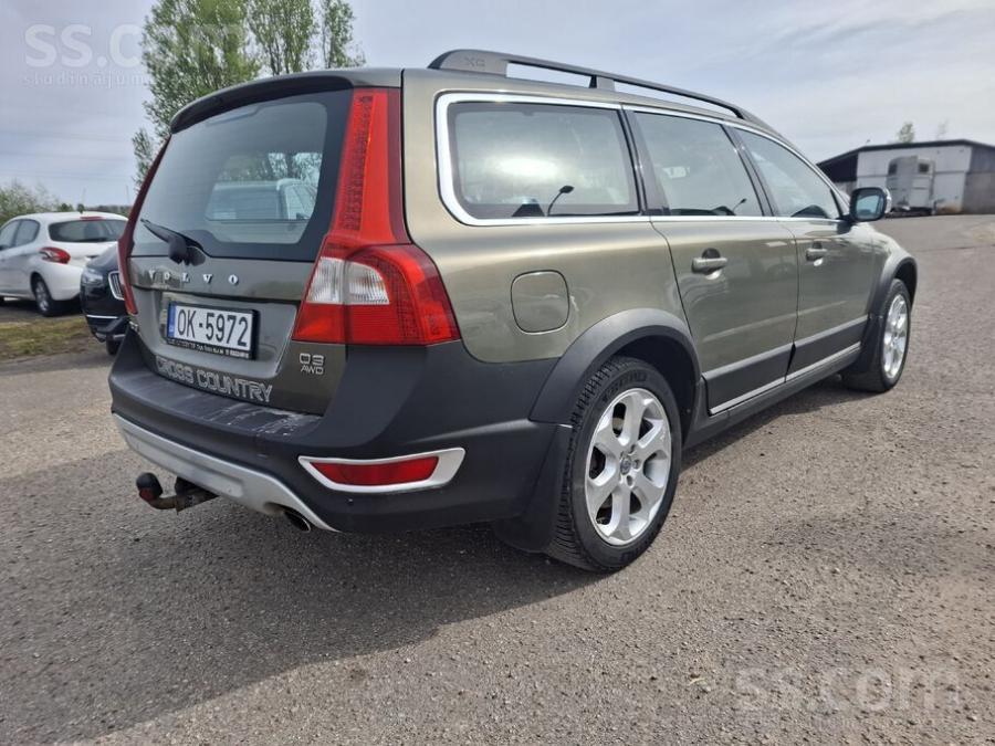 Brown Volvo XC70 2011 in Talsi, with an engine capacity of 2.40 L and mileage of 266 thousand km for 8300 €, photo 6 on AUTOMOTO.COM.LV