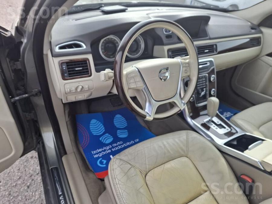 Brown Volvo XC70 2011 in Talsi, with an engine capacity of 2.40 L and mileage of 266 thousand km for 8300 €, photo 9 on AUTOMOTO.COM.LV