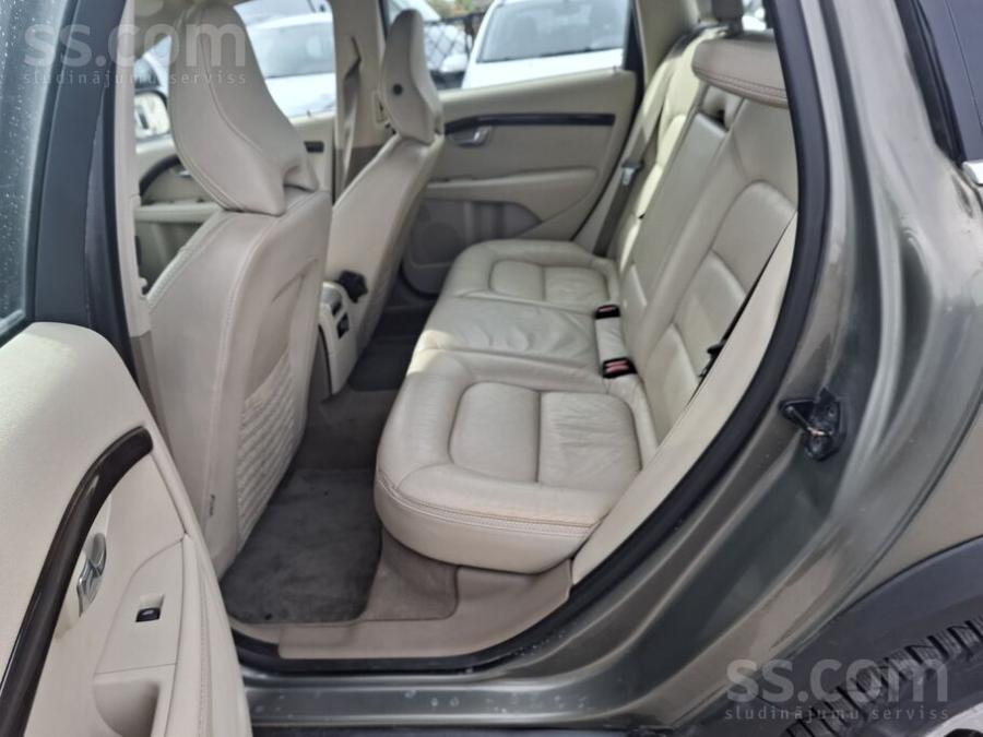 Brown Volvo XC70 2011 in Talsi, with an engine capacity of 2.40 L and mileage of 266 thousand km for 8300 €, photo 11 on AUTOMOTO.COM.LV
