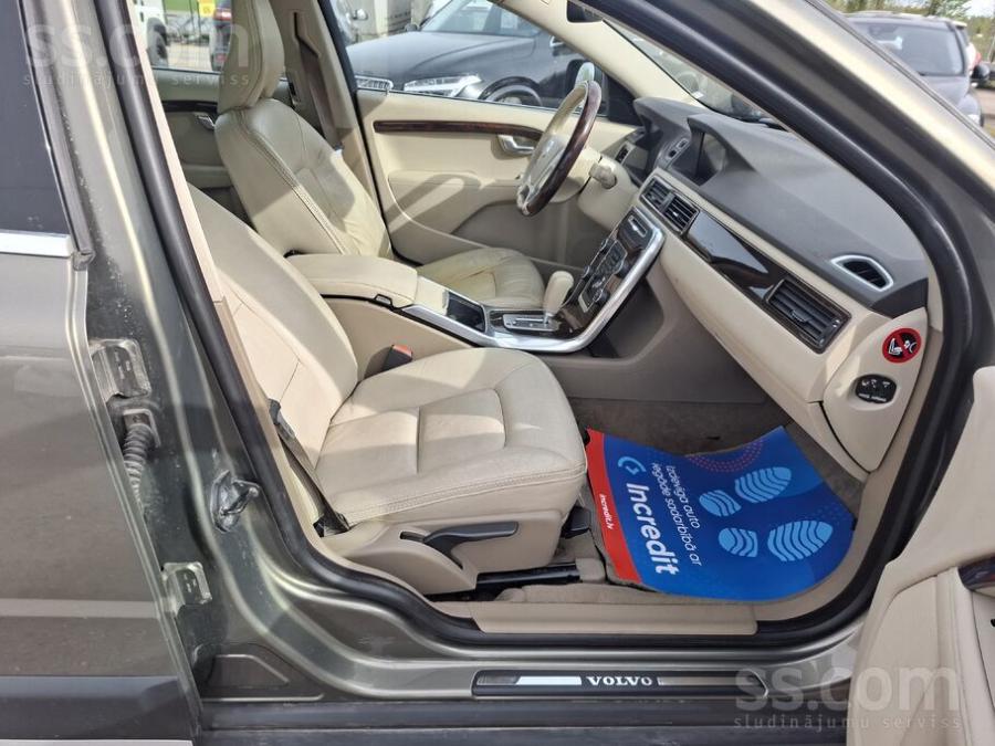 Brown Volvo XC70 2011 in Talsi, with an engine capacity of 2.40 L and mileage of 266 thousand km for 8300 €, photo 12 on AUTOMOTO.COM.LV