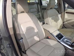 Brown Volvo XC70 2011 in Talsi, with an engine capacity of 2.40 L and mileage of 266 thousand km for 8300 €, photo 14 on AUTOMOTO.COM.LV