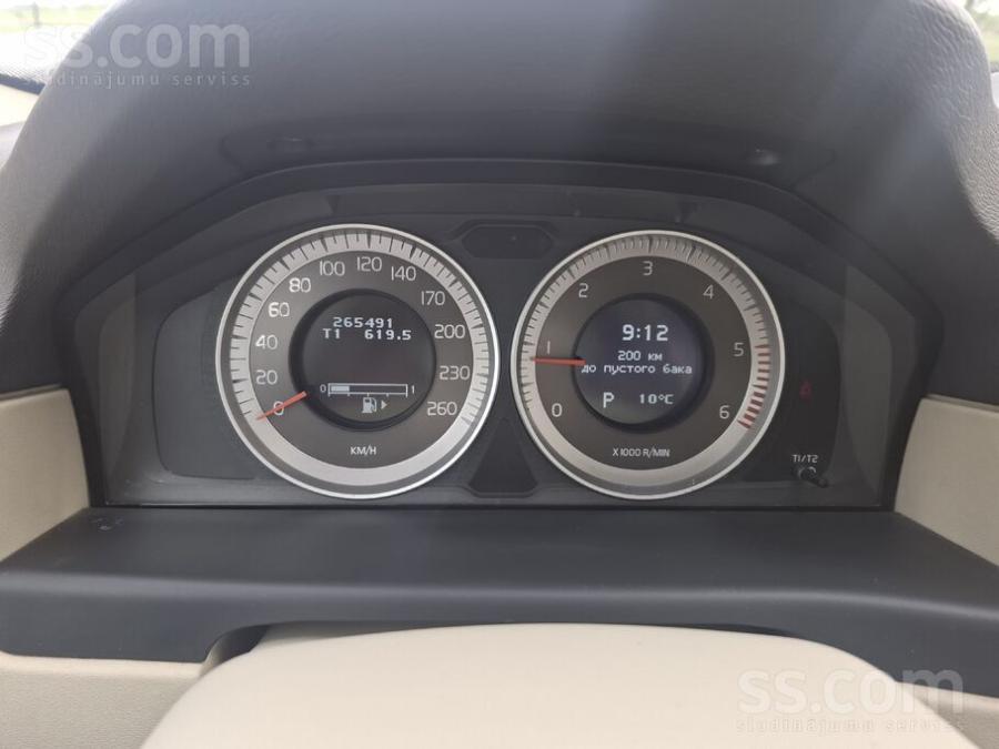 Brown Volvo XC70 2011 in Talsi, with an engine capacity of 2.40 L and mileage of 266 thousand km for 8300 €, photo 16 on AUTOMOTO.COM.LV