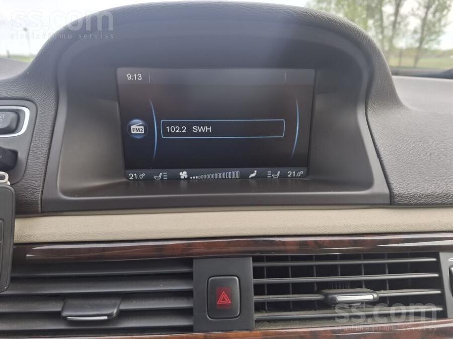 Brown Volvo XC70 2011 in Talsi, with an engine capacity of 2.40 L and mileage of 266 thousand km for 8300 €, photo 17 on AUTOMOTO.COM.LV