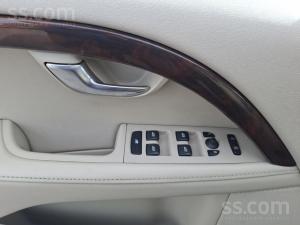 Brown Volvo XC70 2011 in Talsi, with an engine capacity of 2.40 L and mileage of 266 thousand km for 8300 €, photo 22 on AUTOMOTO.COM.LV