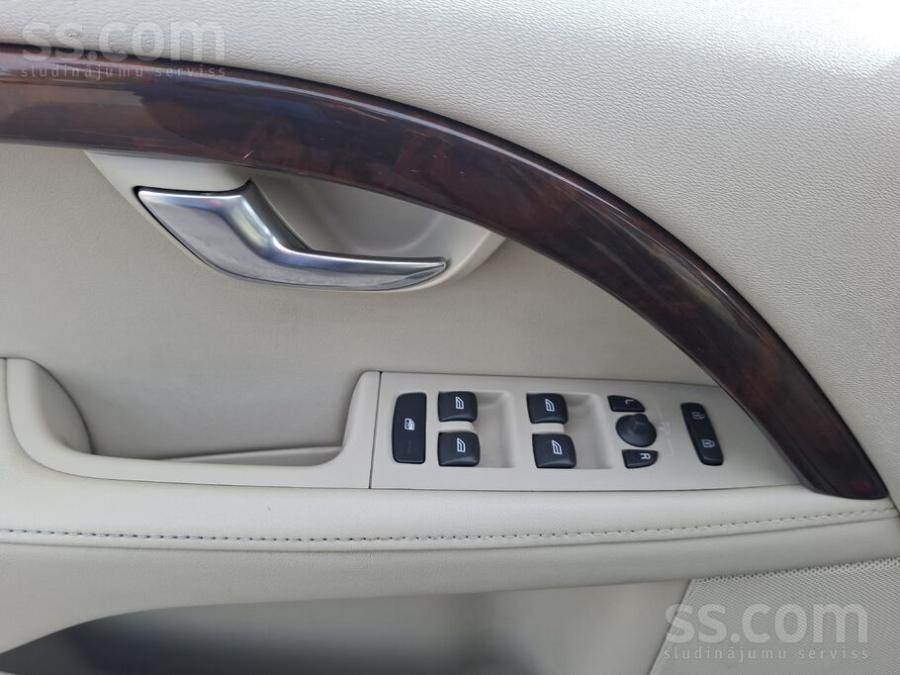 Brown Volvo XC70 2011 in Talsi, with an engine capacity of 2.40 L and mileage of 266 thousand km for 8300 €, photo 22 on AUTOMOTO.COM.LV