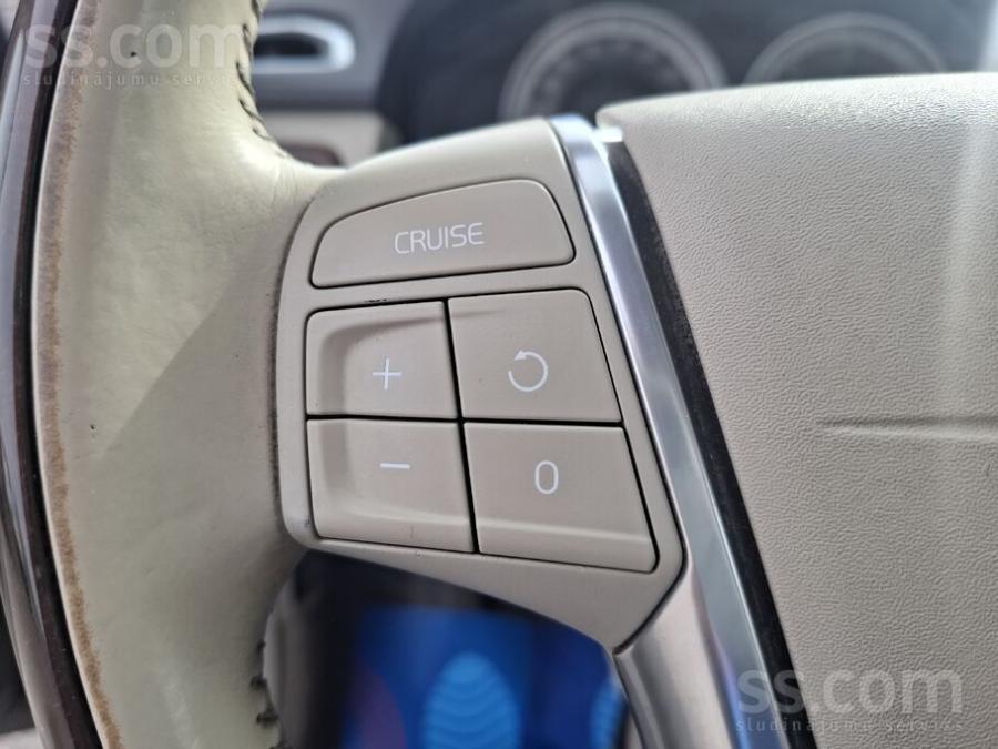 Brown Volvo XC70 2011 in Talsi, with an engine capacity of 2.40 L and mileage of 266 thousand km for 8300 €, photo 23 on AUTOMOTO.COM.LV