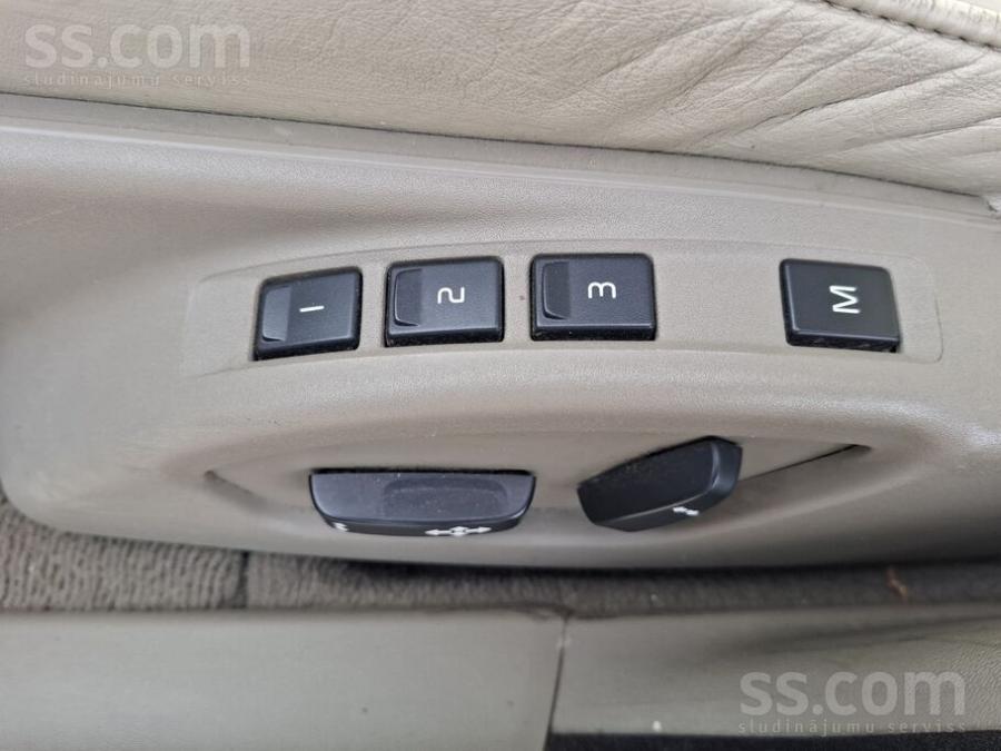 Brown Volvo XC70 2011 in Talsi, with an engine capacity of 2.40 L and mileage of 266 thousand km for 8300 €, photo 25 on AUTOMOTO.COM.LV