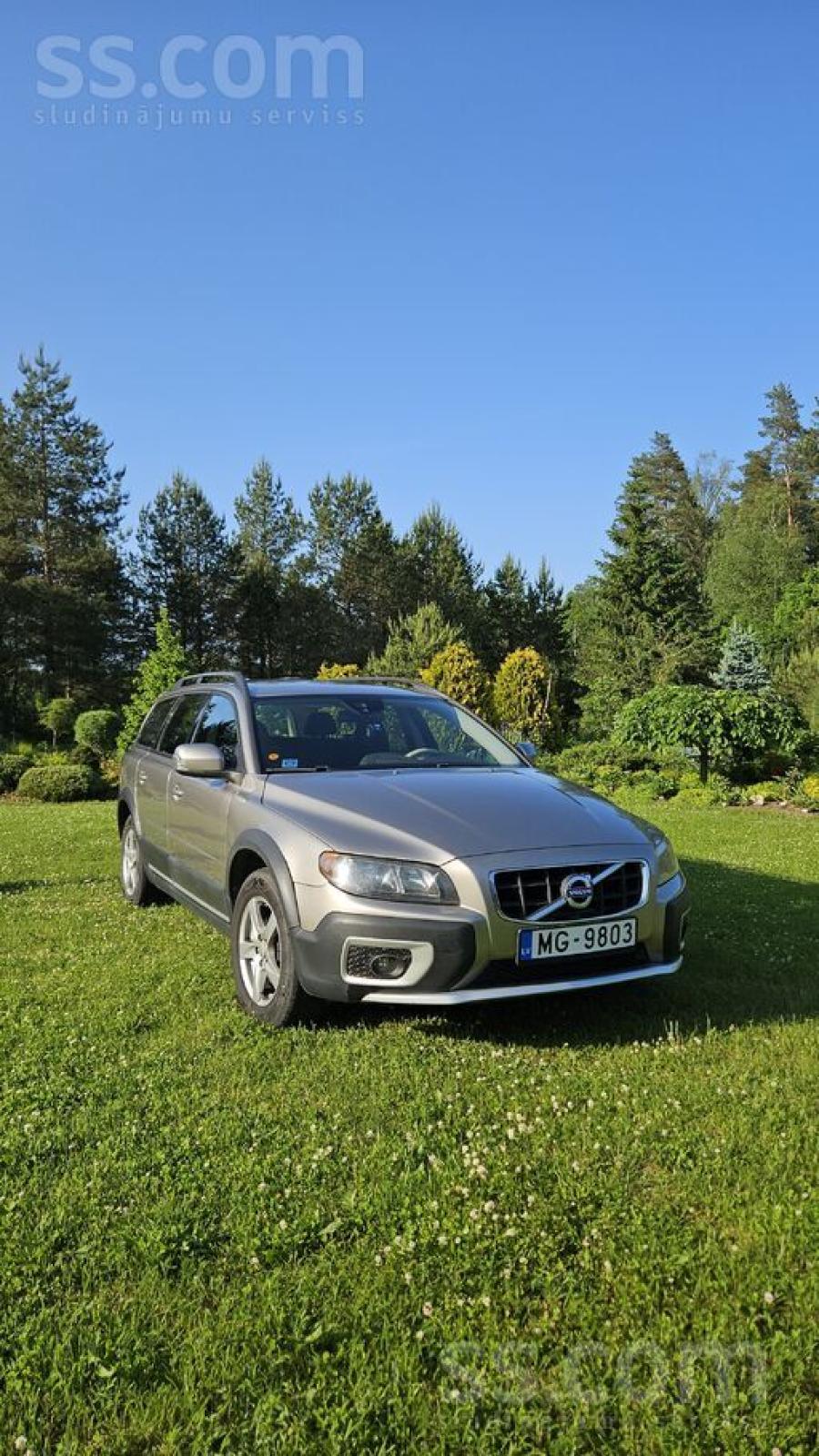 Brown Volvo XC70 2011 in Riga, with an engine capacity of 2.40 L and mileage of 240 thousand km for 7700 €, photo 1 on AUTOMOTO.COM.LV