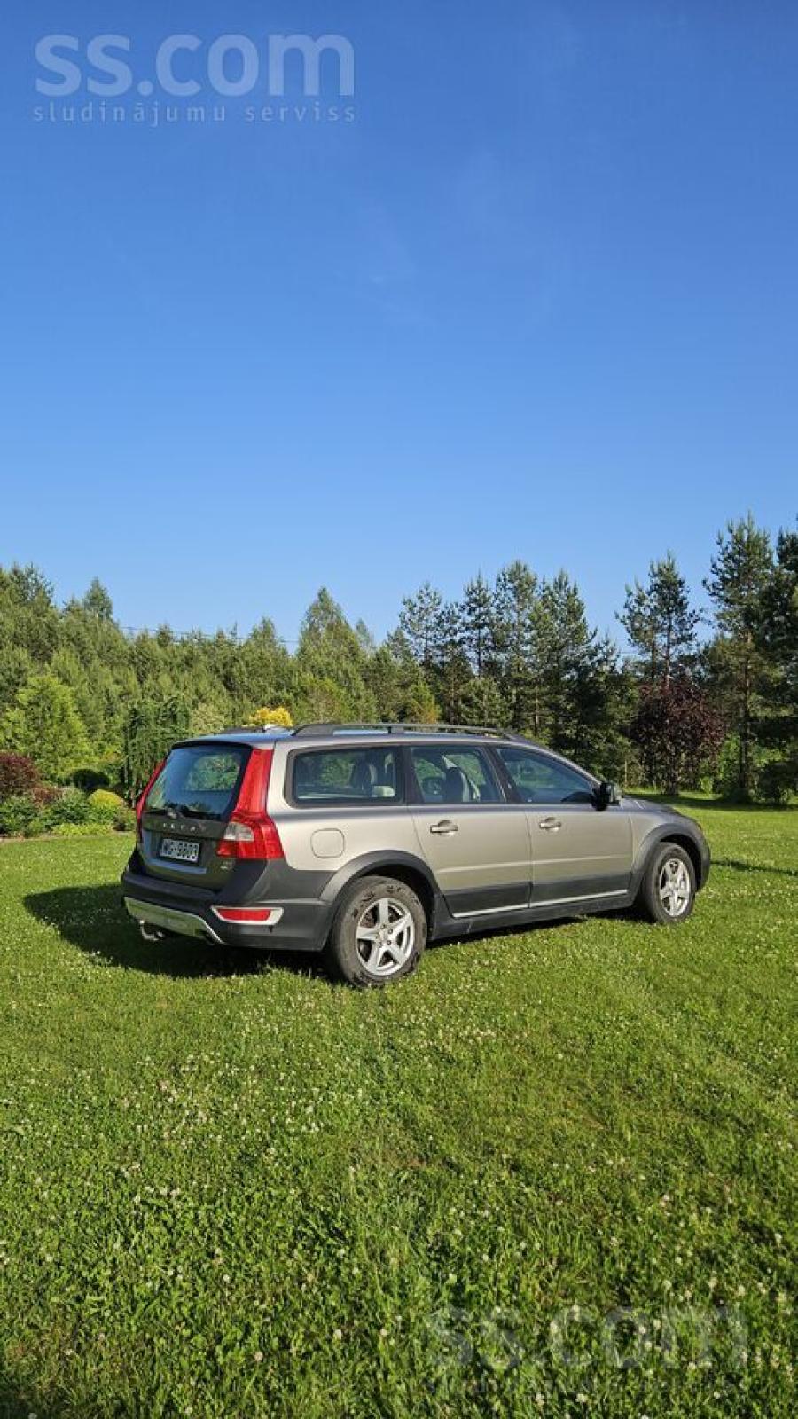 Brown Volvo XC70 2011 in Riga, with an engine capacity of 2.40 L and mileage of 240 thousand km for 7700 €, photo 4 on AUTOMOTO.COM.LV