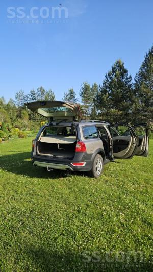 Brown Volvo XC70 2011 in Riga, with an engine capacity of 2.40 L and mileage of 240 thousand km for 7700 €, photo 6 on AUTOMOTO.COM.LV