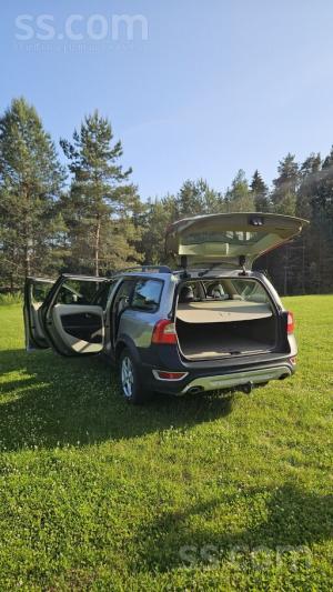 Brown Volvo XC70 2011 in Riga, with an engine capacity of 2.40 L and mileage of 240 thousand km for 7700 €, photo 7 on AUTOMOTO.COM.LV