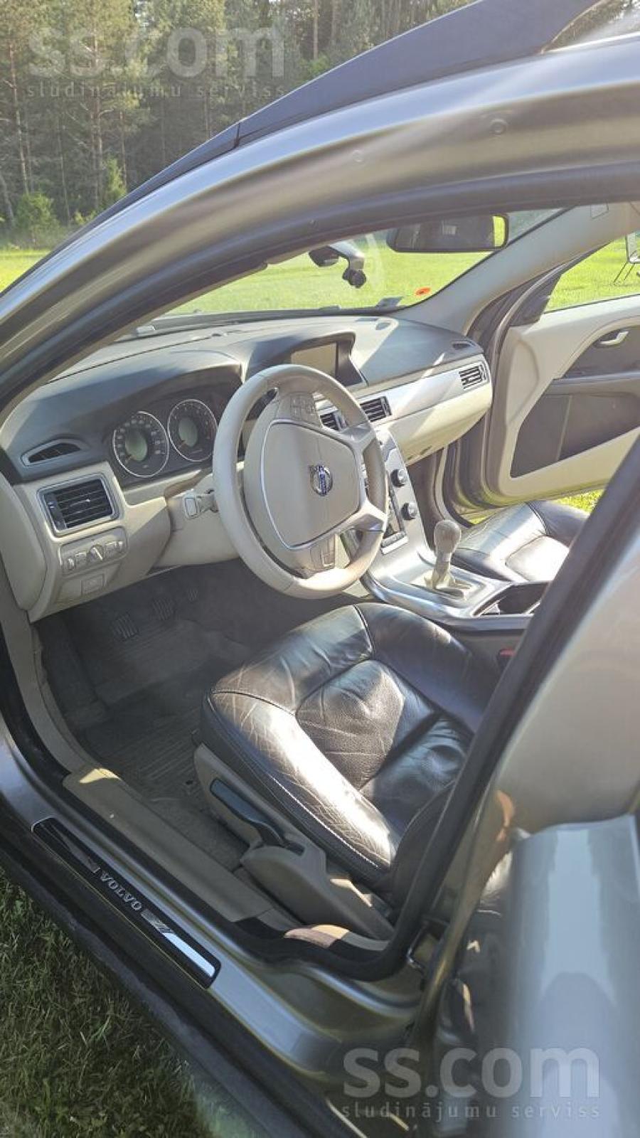 Brown Volvo XC70 2011 in Riga, with an engine capacity of 2.40 L and mileage of 240 thousand km for 7700 €, photo 9 on AUTOMOTO.COM.LV