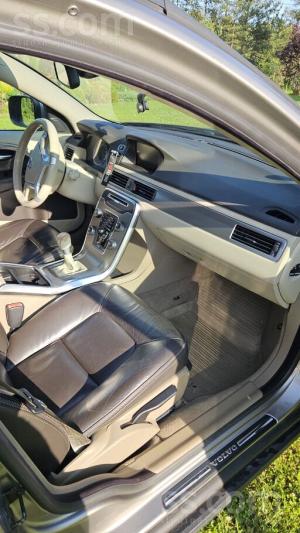 Brown Volvo XC70 2011 in Riga, with an engine capacity of 2.40 L and mileage of 240 thousand km for 7700 €, photo 10 on AUTOMOTO.COM.LV