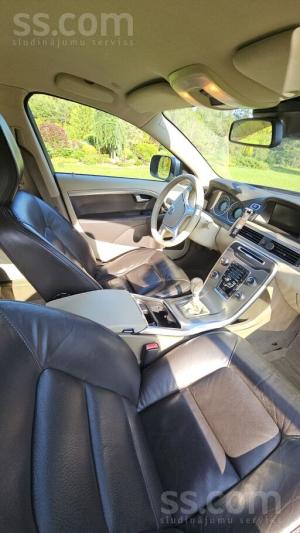 Brown Volvo XC70 2011 in Riga, with an engine capacity of 2.40 L and mileage of 240 thousand km for 7700 €, photo 11 on AUTOMOTO.COM.LV