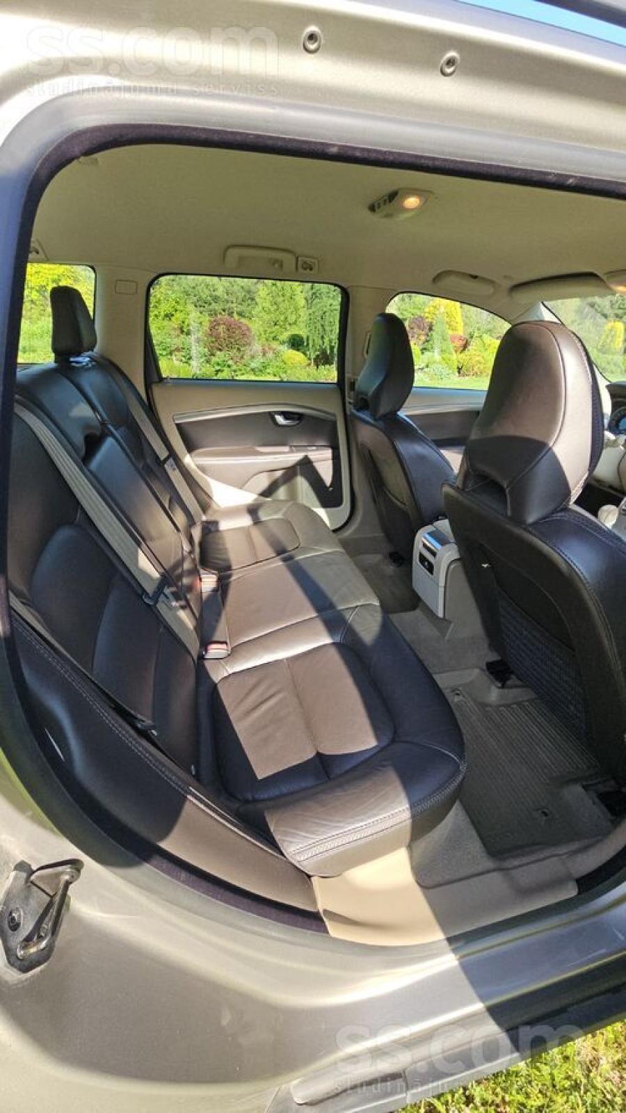 Brown Volvo XC70 2011 in Riga, with an engine capacity of 2.40 L and mileage of 240 thousand km for 7700 €, photo 12 on AUTOMOTO.COM.LV