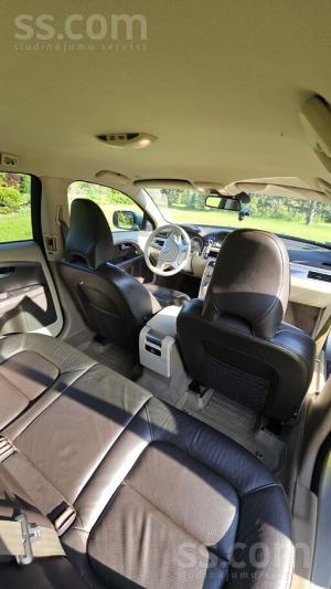 Brown Volvo XC70 2011 in Riga, with an engine capacity of 2.40 L and mileage of 240 thousand km for 7700 €, photo 13 on AUTOMOTO.COM.LV