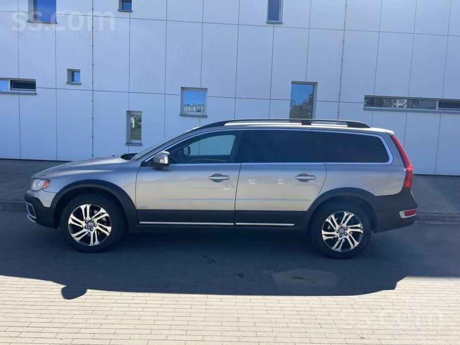 Brown Volvo XC70 2011 in Rezekne, with an engine capacity of 2.40 L and mileage of 337 thousand km for 8500 €, photo 8 on AUTOMOTO.COM.LV